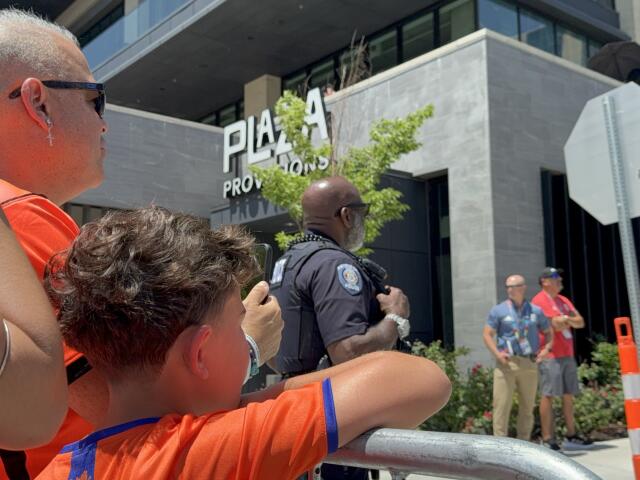 Netherlands fans welcome Dutch national team to Kansas City - NewsBreak
