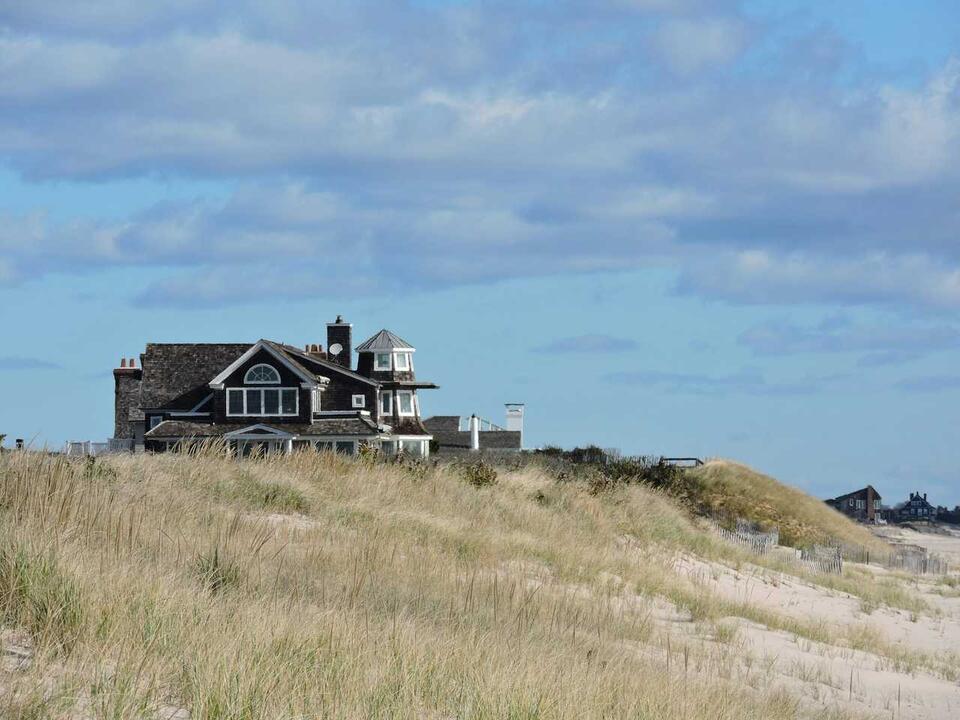 Hamptons Dominate, NYC Slips In Wealthiest Zip Codes Ranking - NewsBreak