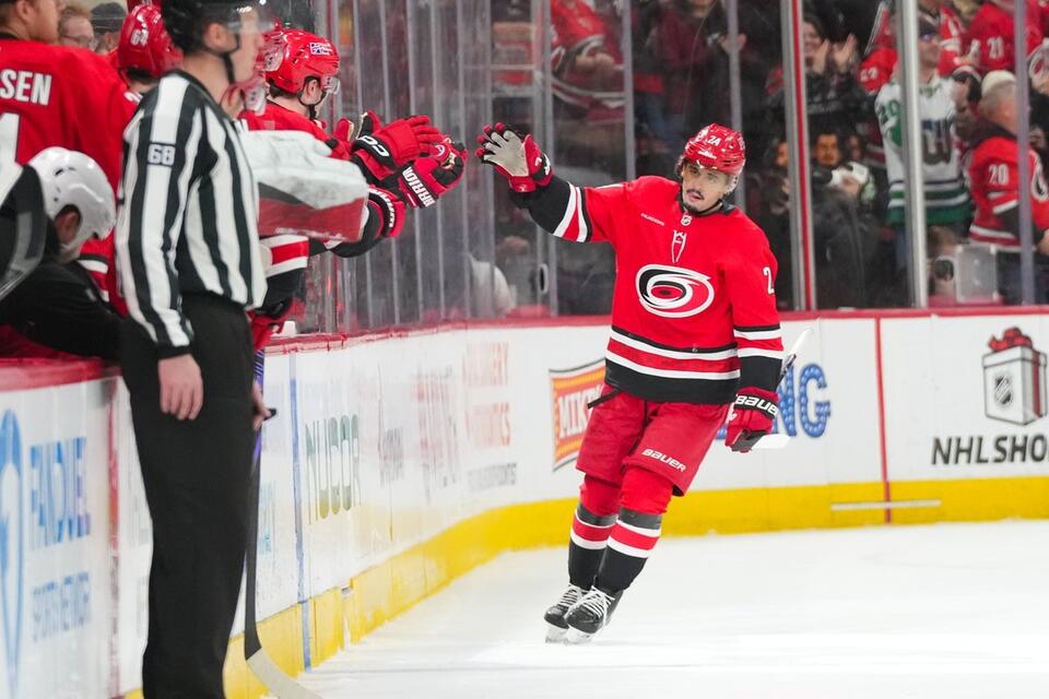 New Jersey Devils vs Carolina Hurricanes Prediction & Betting Tips for ...