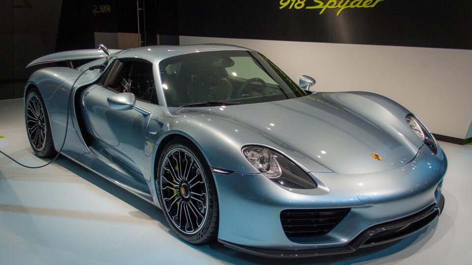 How the 2014 Porsche 918 Spyder made hybrids terrifying - NewsBreak