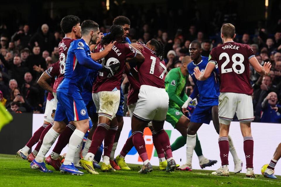 Chelsea defender jokes about viral altercation with winger that sparked ...