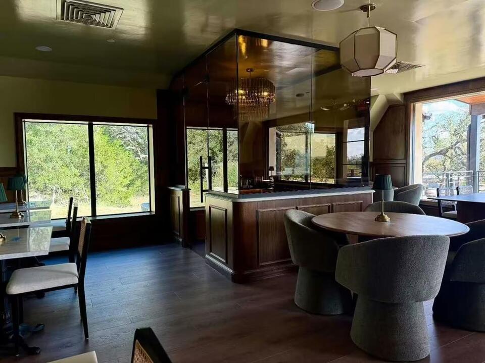 Chic new wine bar and cigar lounge boosts Bulverde’s dining scene ...