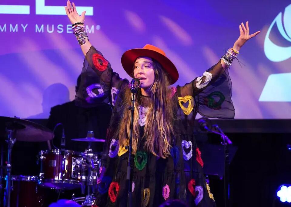 Louisiana Singer Lauren Daigle Warns Fans About Scam Targeting Her ...
