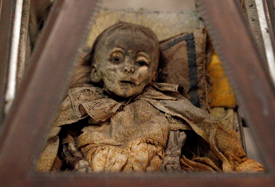 Eerie child mummies that look like ‘tiny living dolls’ in Sicily tomb ...