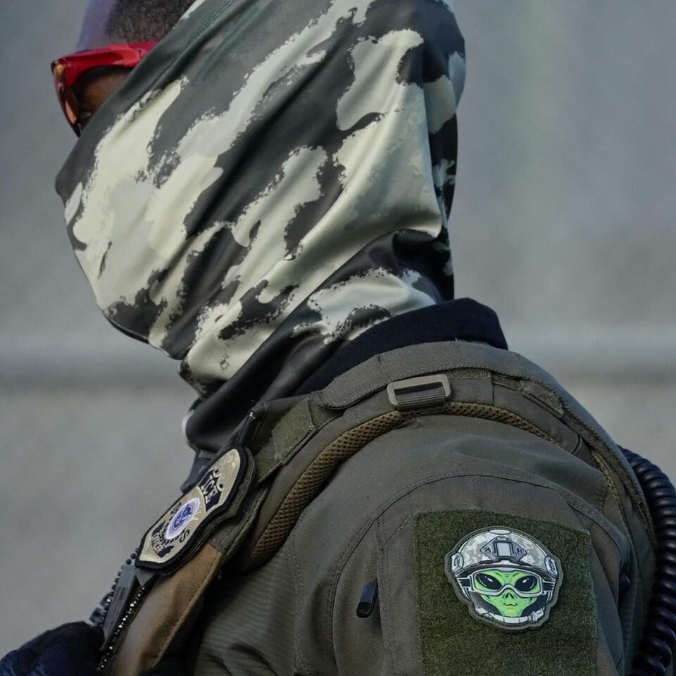 AI Unmasks ICE Agents: Washington Promises Swift Action - NewsBreak