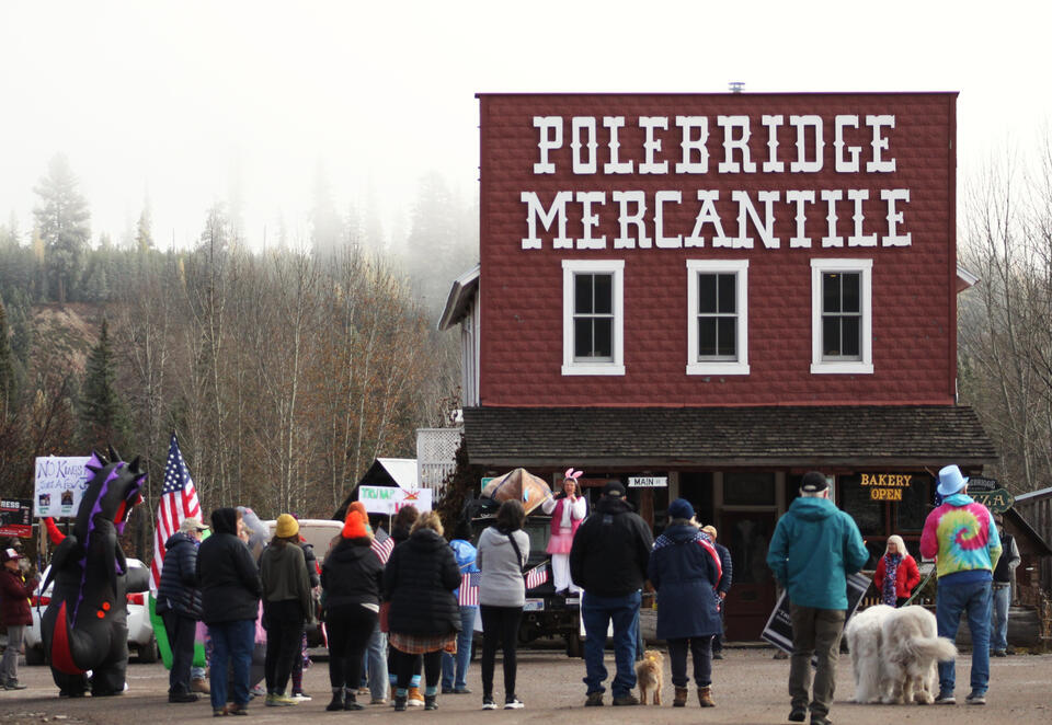 Small towns in Montana rally for ‘No Kings’ - NewsBreak