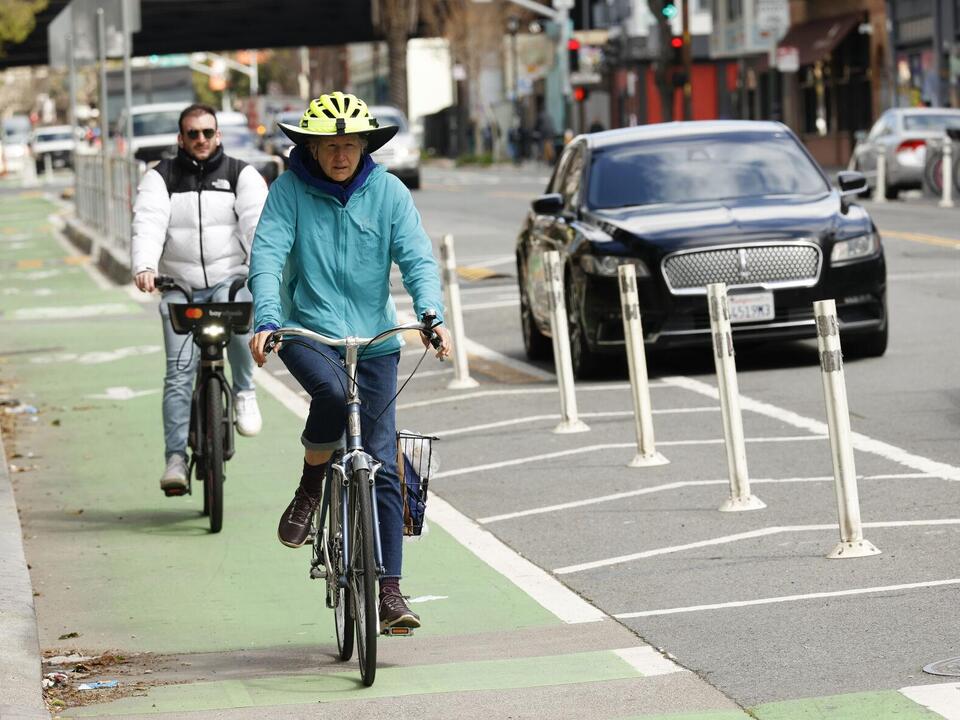 SFMTA to explore moving Valencia Street center bike lane to the curb