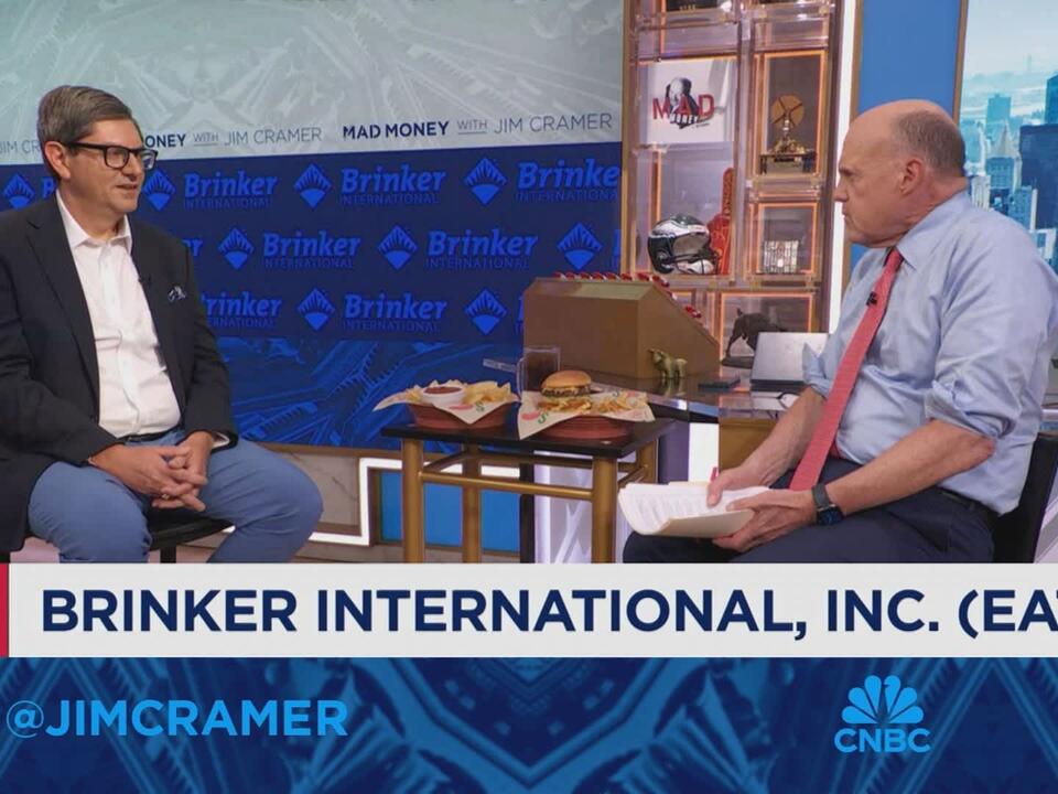 Brinker International CEO Kevin Hochman goes one-on-one with Jim Cramer