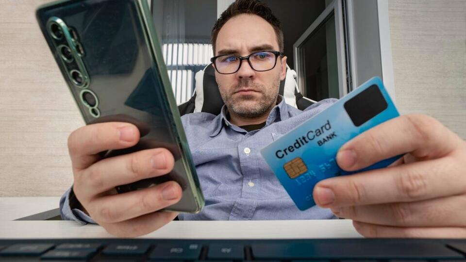 Setting your bank app’s fraud-alert threshold to $0 forces a text on ...