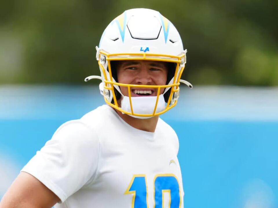 Los Angeles Chargers’ Justin Herbert Lands Very High In 2024 PFF NFL QB ...