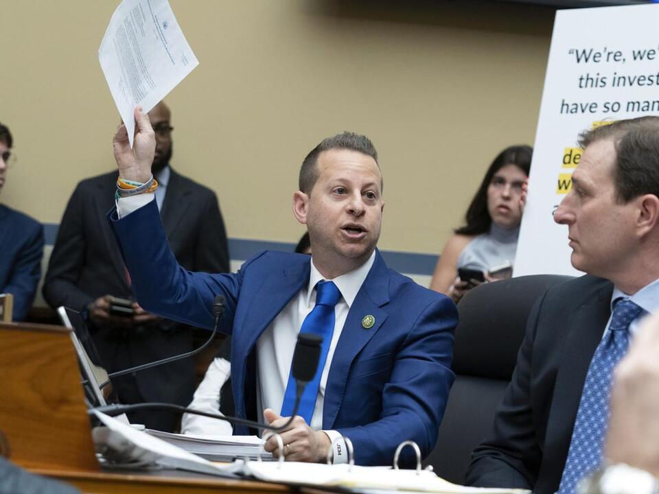 ‘This is Shameful’: AOC, Moskowitz Spar After Florida Democrat Attacks ...