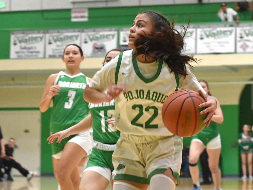 Finally Fully Healthy, Elkettes Move to 3-0 in District