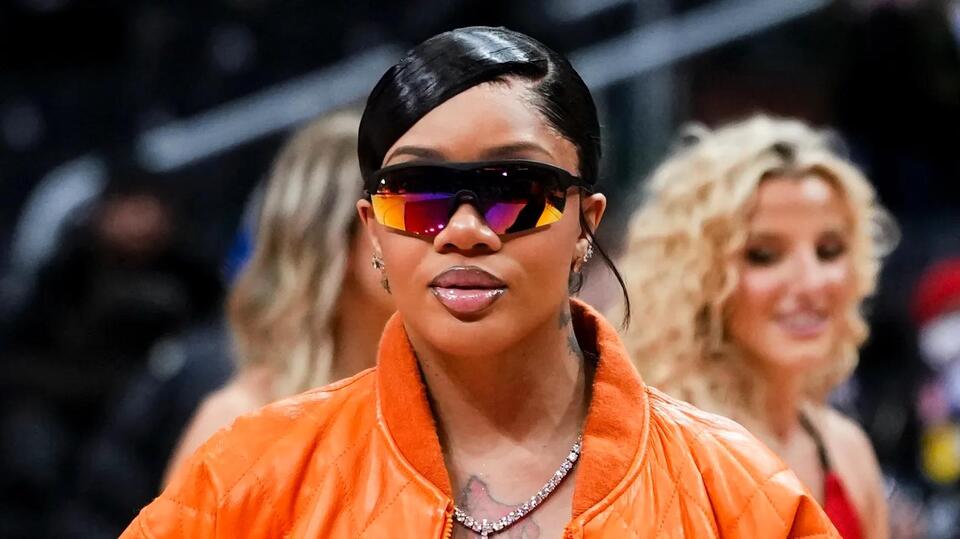 Oop! GloRilla Seemingly Continues To Clap Back At Pregnancy Rumors With ...