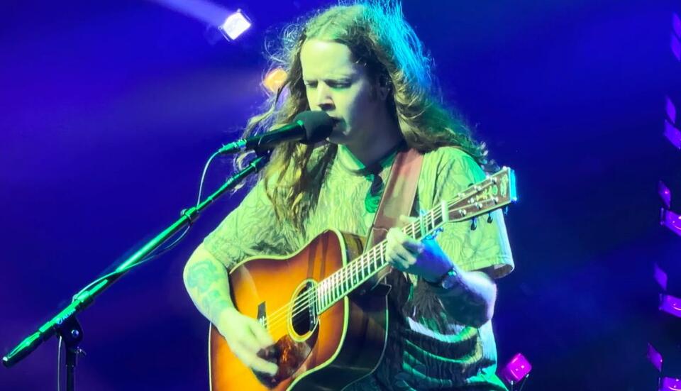 Billy Strings Continue To Debut New Music On Tour, Performs Unreleased ...