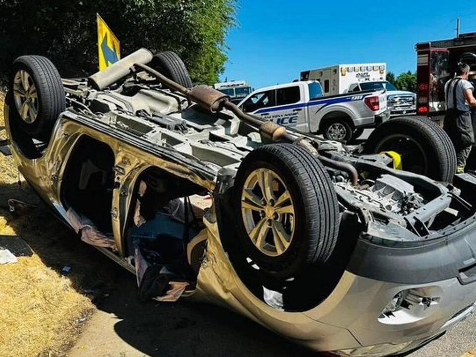 Firefighters rescue two people trapped in car after crash in York Co.
