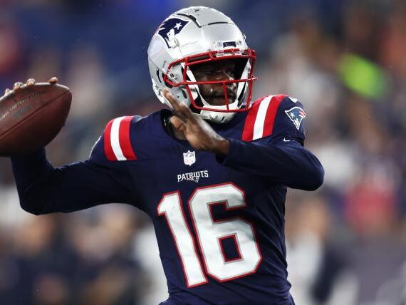 Former Patriots QB switching positions with new team
