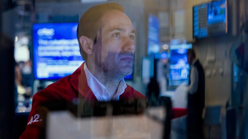 Dow futures tumble 500 points as oil prices continue their ascent amid ...