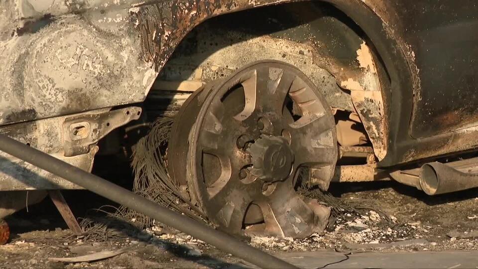 Sinton neighbors return to the aftermath of the devastating fires ...