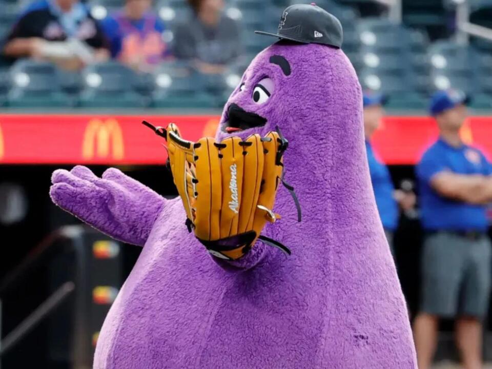 Grimace dials up a McGreat first pitch before Mets’ win at Citi Field