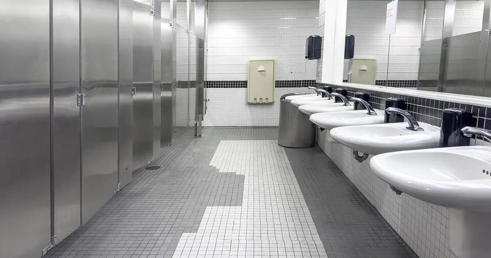 Shirtless man forced teen to eat Gushers candy in restaurant bathroom ...