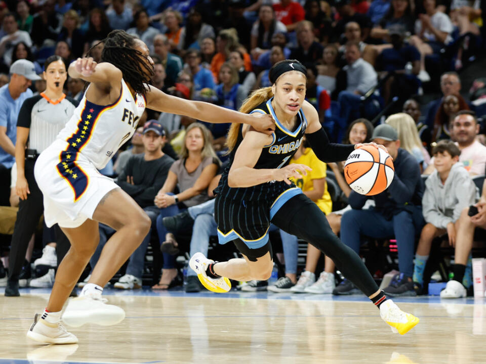 Chicago Sky Fans Concerned For Chennedy Carter Before Game vs. Caitlin ...