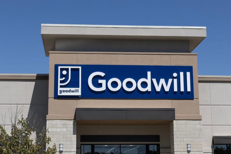 Goodwill shoppers slam store as new ‘donation roundup' fee is branded ...