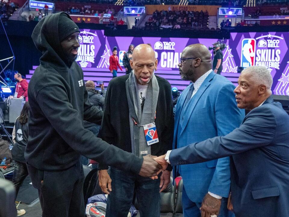 Video Of Shaquille O'Neal Absolutely Dwarfed By Tacko Fall Goes Viral ...