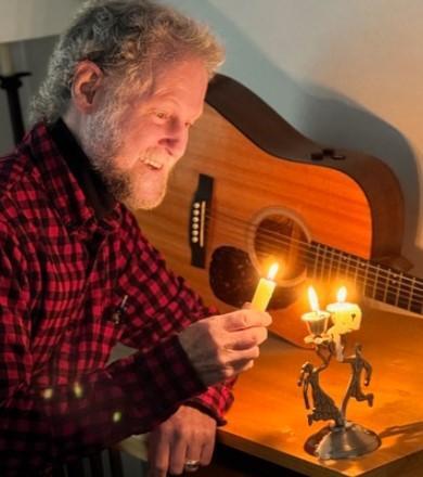 “From the Darkness to the Light” Bill Cohen's Solstice Concert Shines a ...