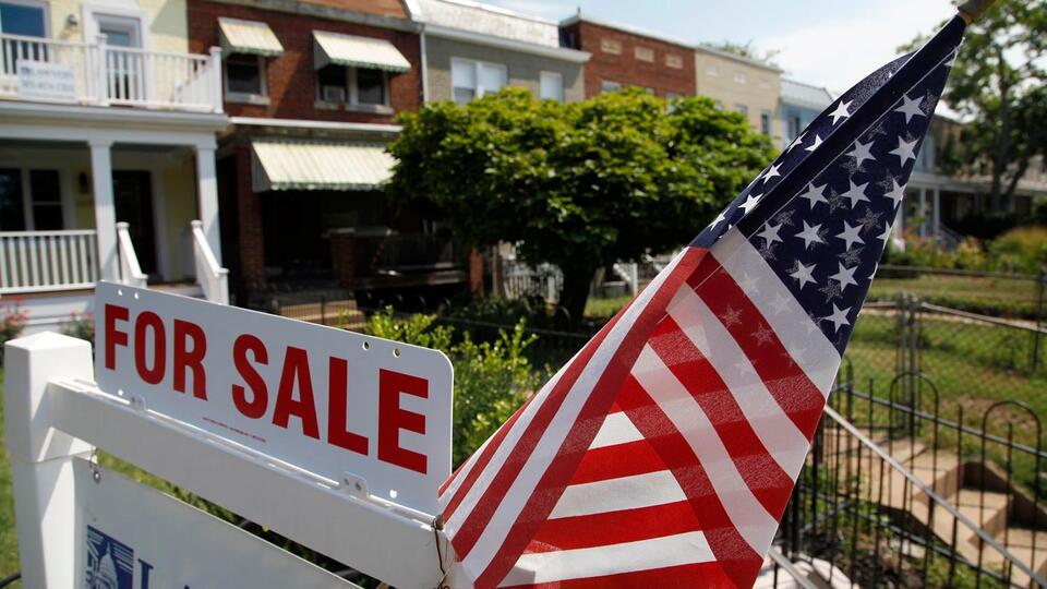 Real Estate Agents Quit in Droves as Housing Market Slumps - NewsBreak