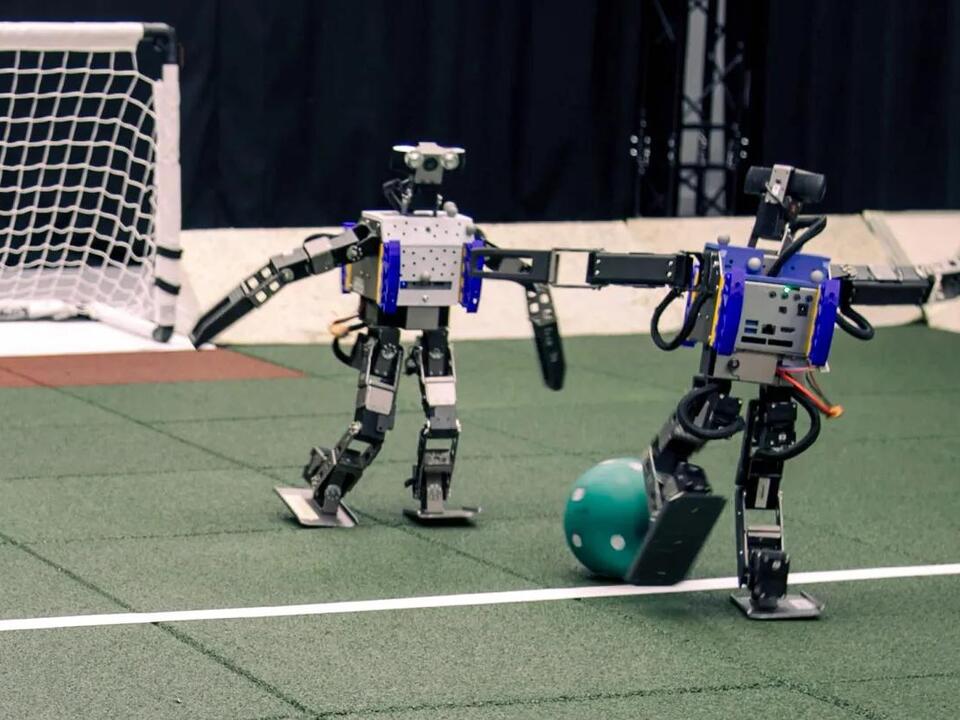 Reinforcement learning AI might bring humanoid robots to the real world