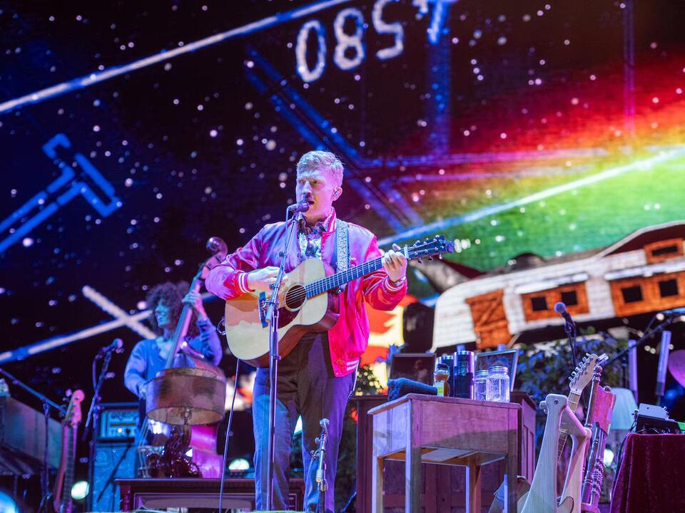 Country singer’s road crew adopts homeless puppies: They may or may not ...