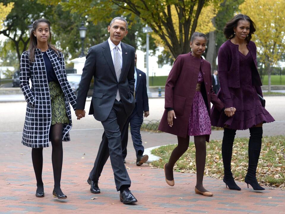 All Grown Up! Sasha Obama Graduates College As Proud Parents Barack And ...