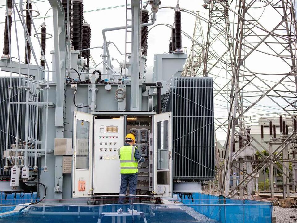 A Shrinking Workforce Threatens the Future of the Grid - NewsBreak
