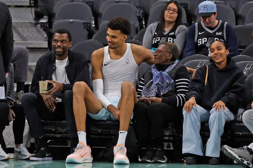 Victor Wembanyama's family includes basketball-crazed mom and track ...