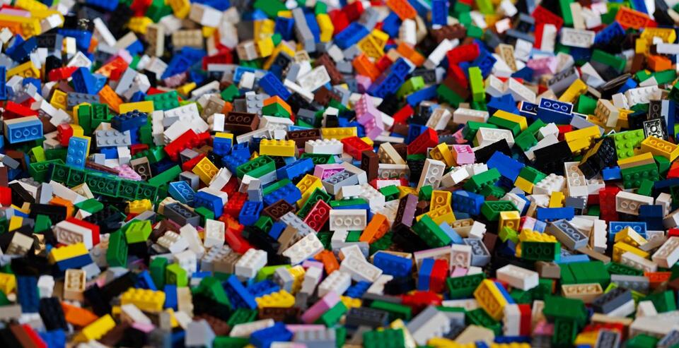 Ohio Man’s Massive Lego Skeleton Display Has Us All Feeling Spooky For ...