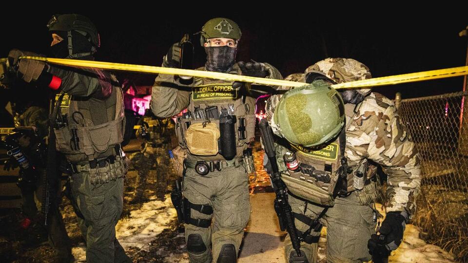 Anti-ICE activist shockingly opens fire on pro-Trump live-streamers ...