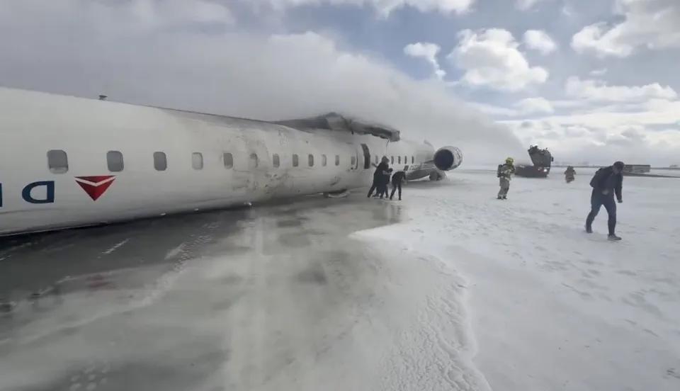 Shocking moment Delta plane crash passengers escape jet that flipped upside down on Toronto ...