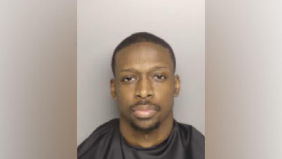 Brother of LSU player arrested after jumping onto court during LSU-USC ...