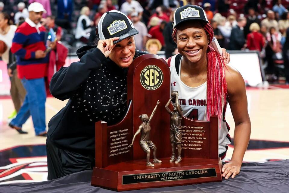 South Carolina HC Dawn Staley Sends Heartfelt Message to Aliyah Boston ...