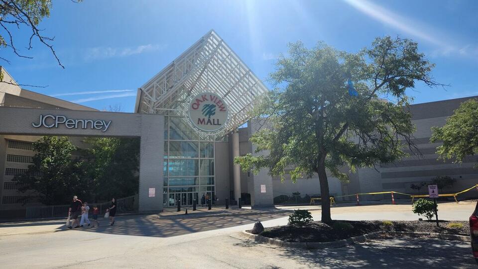 Oak View Mall in Omaha, NE, Faced Closures, Sales, and a Search for ...