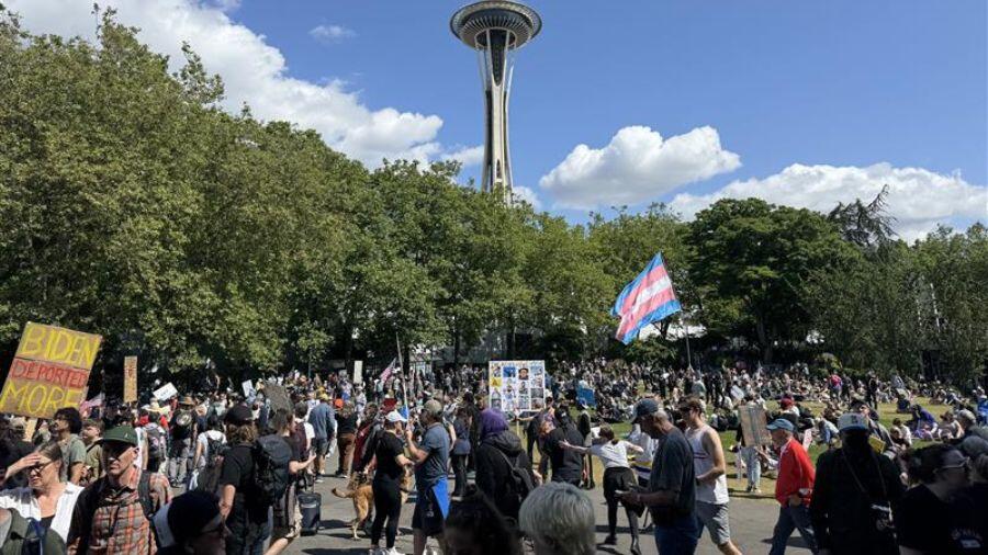 70,000 join ‘No Kings’ protest marching from Capitol Hill to downtown ...