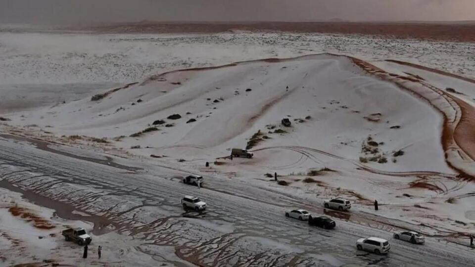Snow In The Desert: Saudi Arabian Desert Experiences Snowfall For The ...