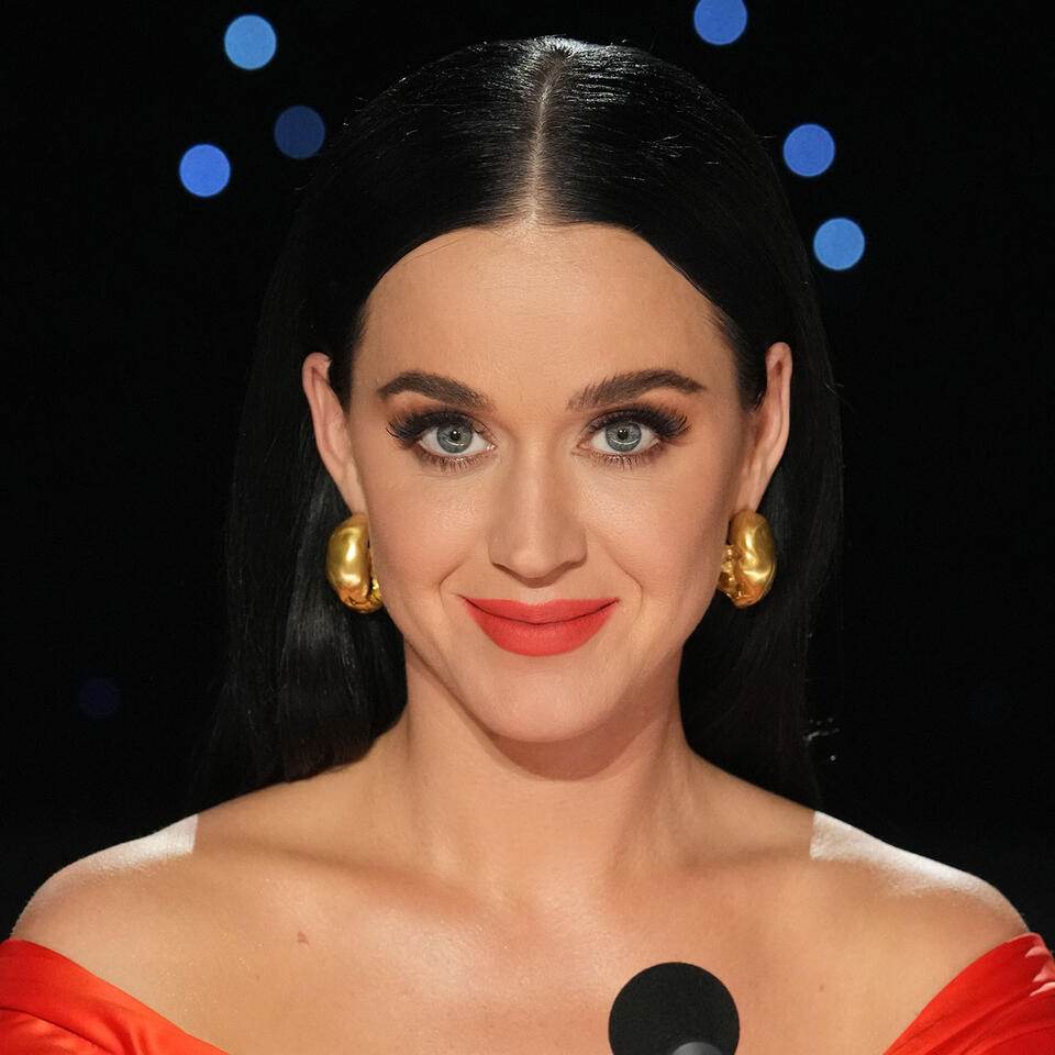 Katy Perry Says Goodbye To 'American Idol' In A Bedazzled Corset ...