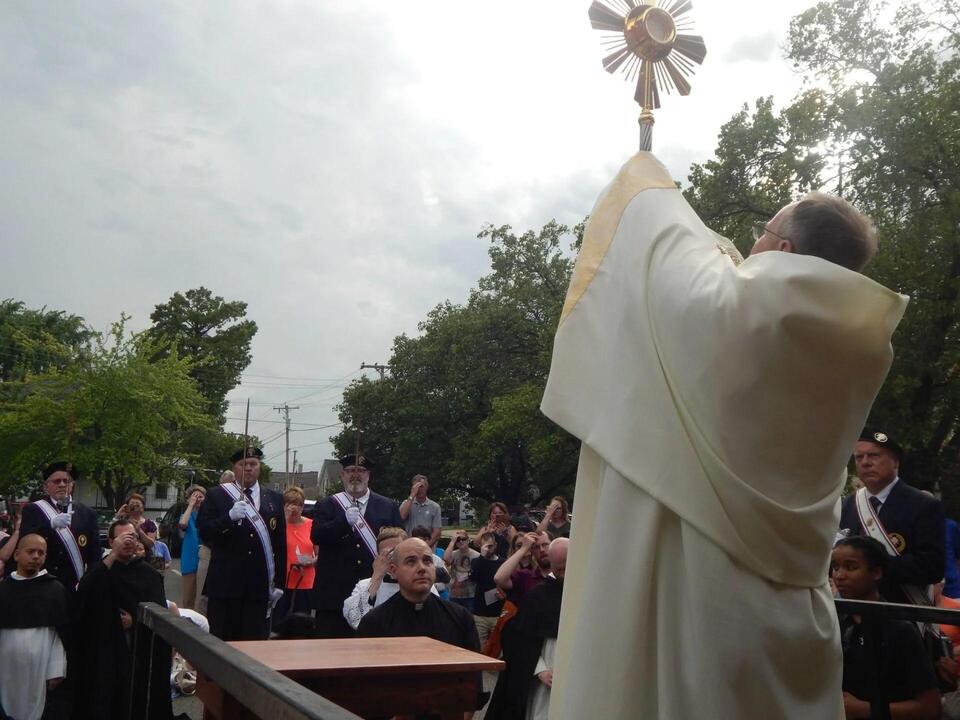Thousands journey to Indianapolis for first National Eucharistic ...