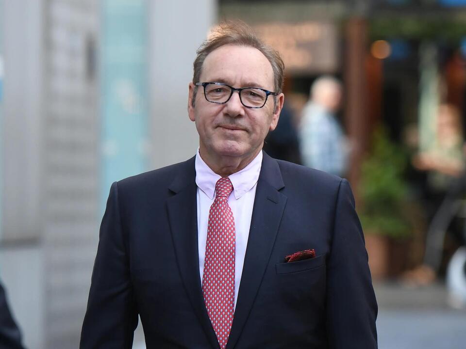 Kevin Spacey Admits He Was 'Too Handsy' and 'Pushing the Boundaries ...