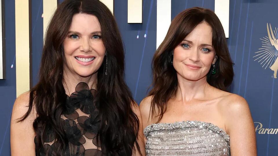 'Gilmore Girls' stars Lauren Graham and Alexis Bledel reunite at Emmys ...