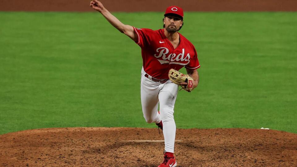 Former Reds infielder continues comeback as knuckleball pitcher - NewsBreak