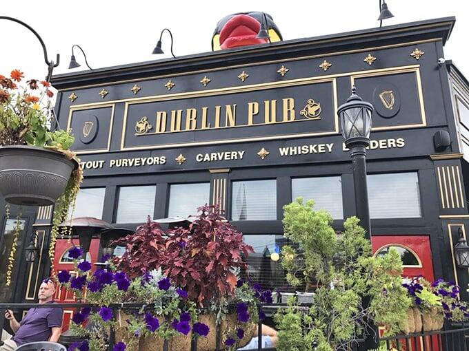 The Unassuming Restaurant In Ohio That Secretly Serves The Best Fish ...