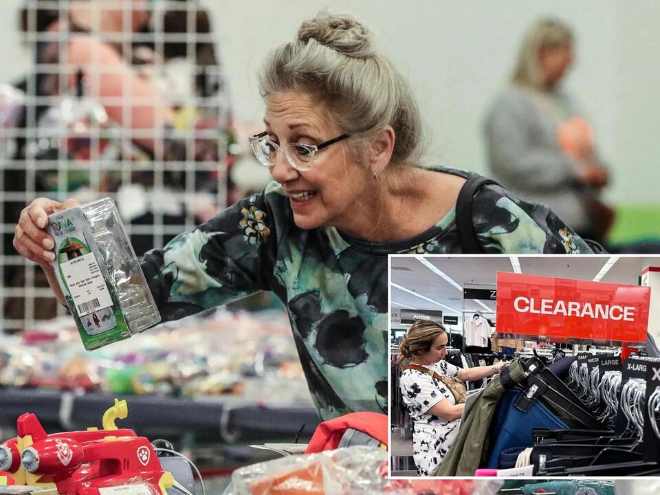 Consumer confidence takes hit on worries about US economic outlook