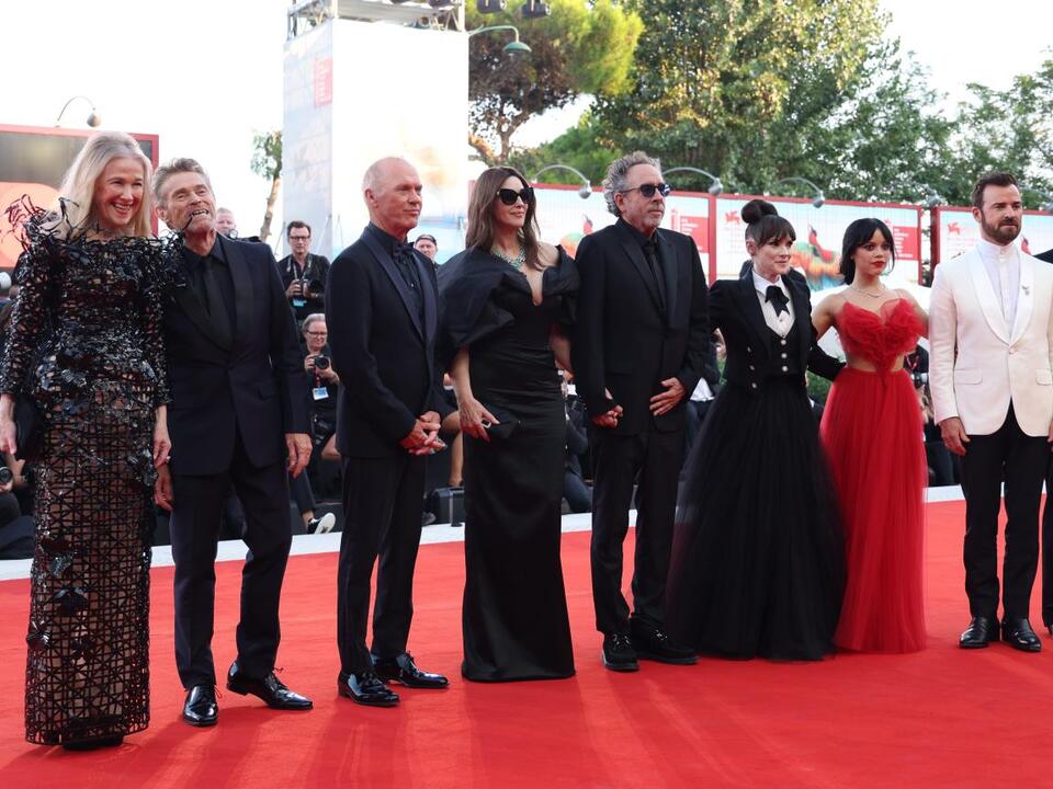 ‘Beetlejuice’ Cast Receives Minutes-Long Standing Ovation at Venice ...